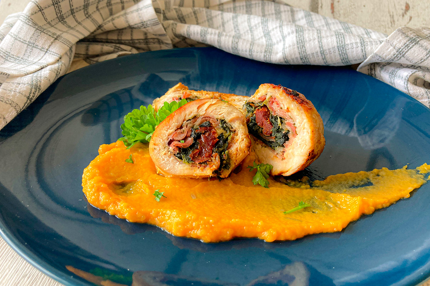 Kuracia roláda s Pancettou, špenátom a batatovým krémom - Remoska SK